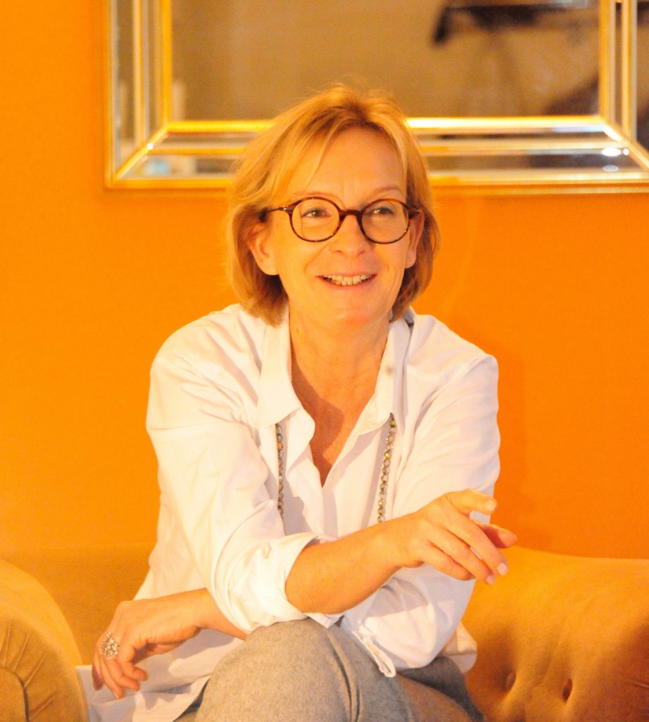 Isabelle Henkens and co. – Lawyer and psychologist. Trilingual ...